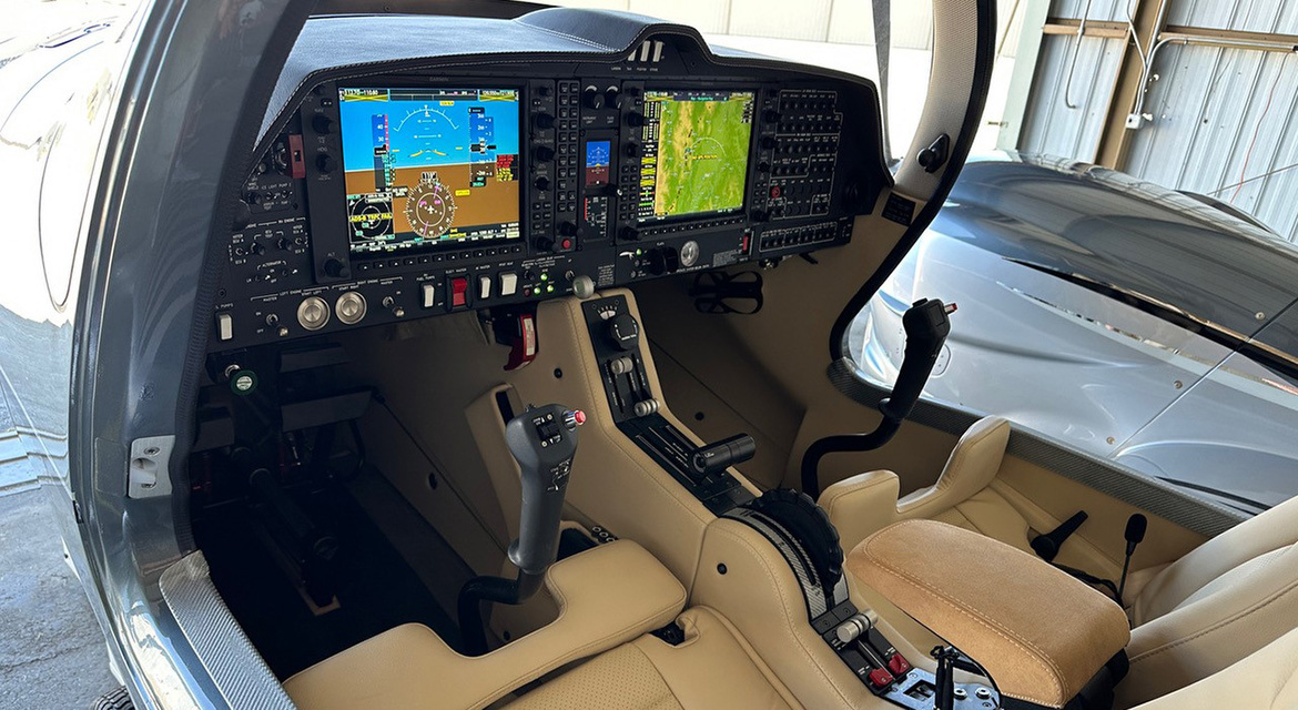 2023 Diamond DA62 N962M - Premier Aircraft